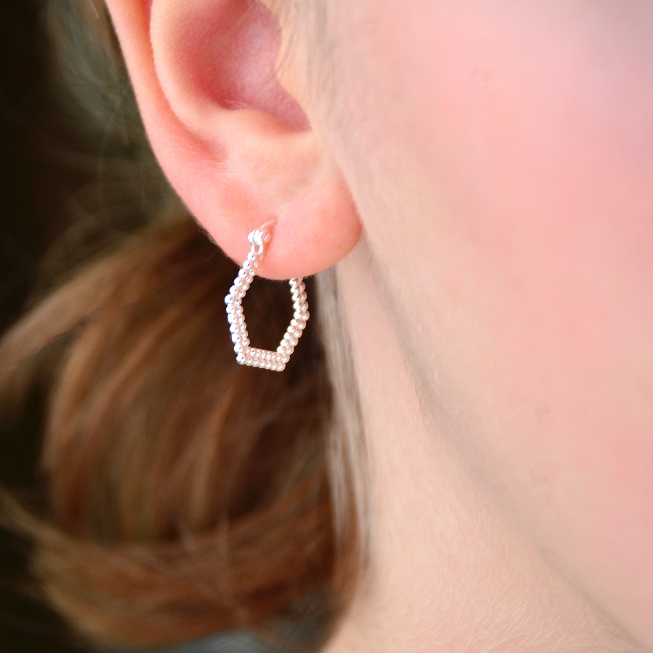 Silver Hexagon Textured Hoops – Penelopetom